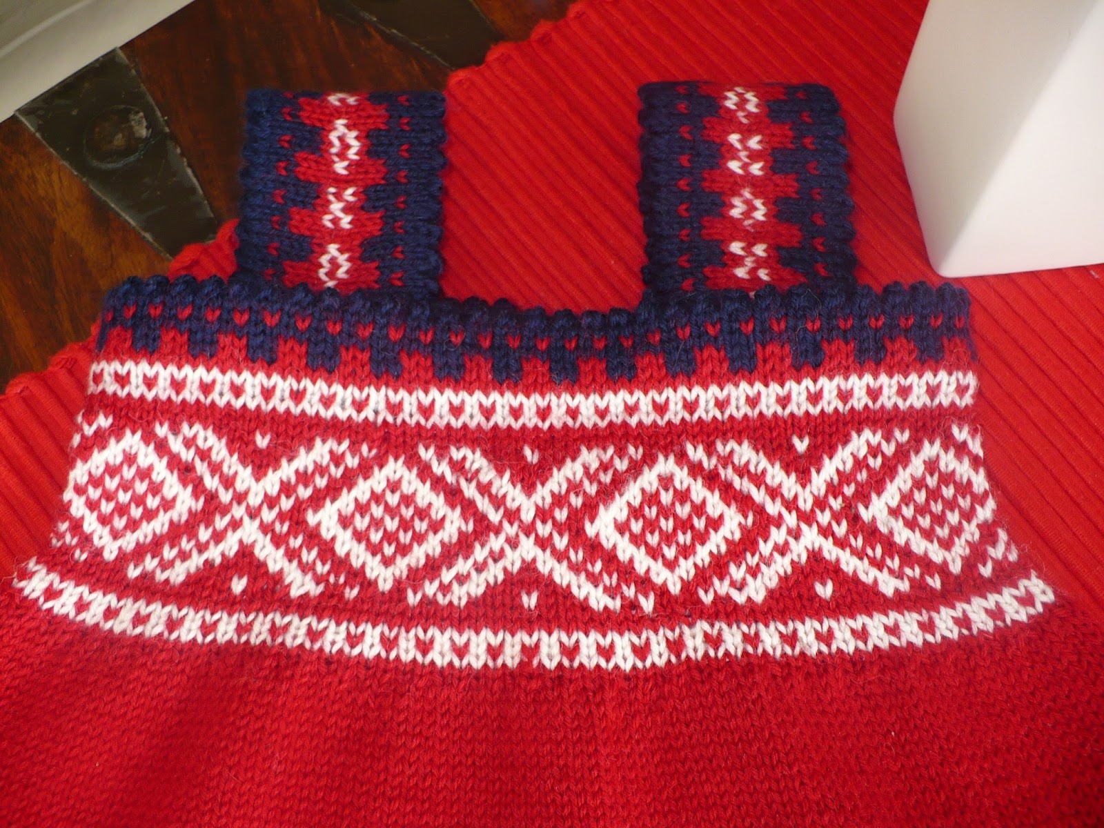 Noor-Strikk: Marius ``bunad`` str. 2 år.