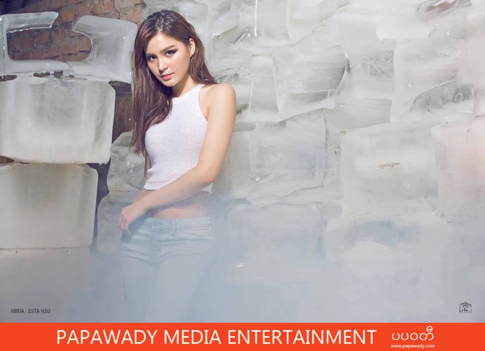 Stylish Fashion Model May Grace Perry Look So Hot In Icy Cold Room