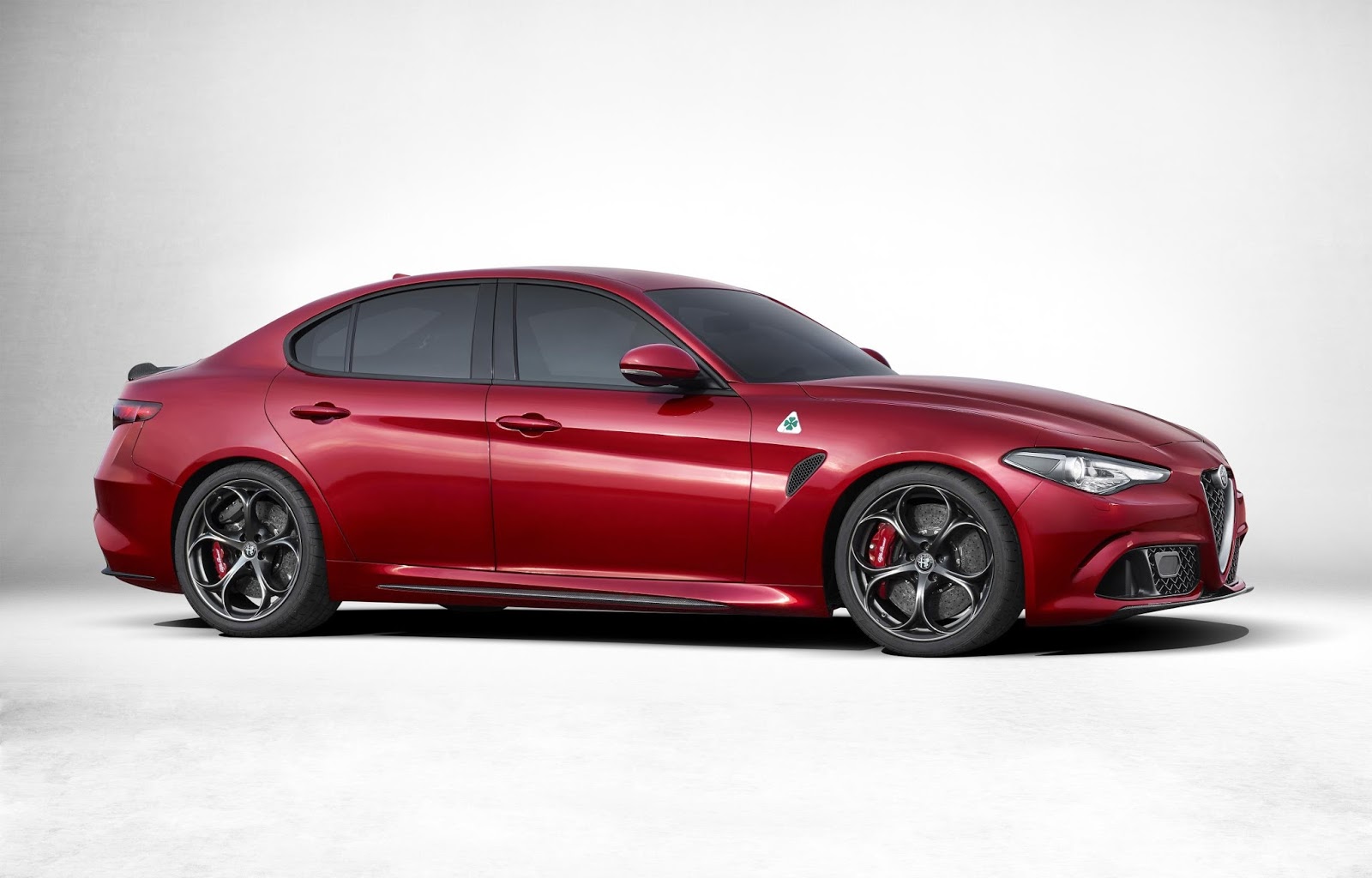 Widebody Giulia Quadrifoglio rendered as great Alfa Romeo Transformer ...