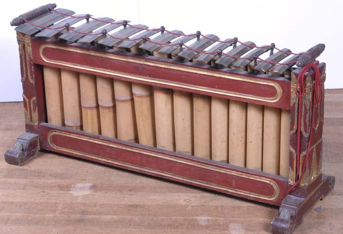 Alat Musik Slenthem Dan Cara Memainkannya - Tarjopedia