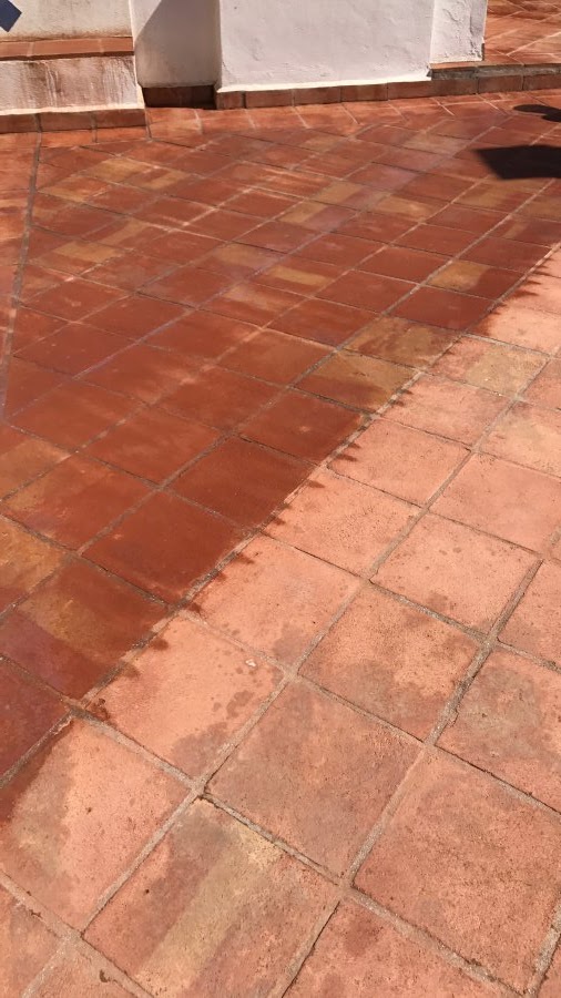 RECUPERACIÓN DE SUELO DE BARRO EXTERIOR EN SIERRA BLANCA (MARBELLA)