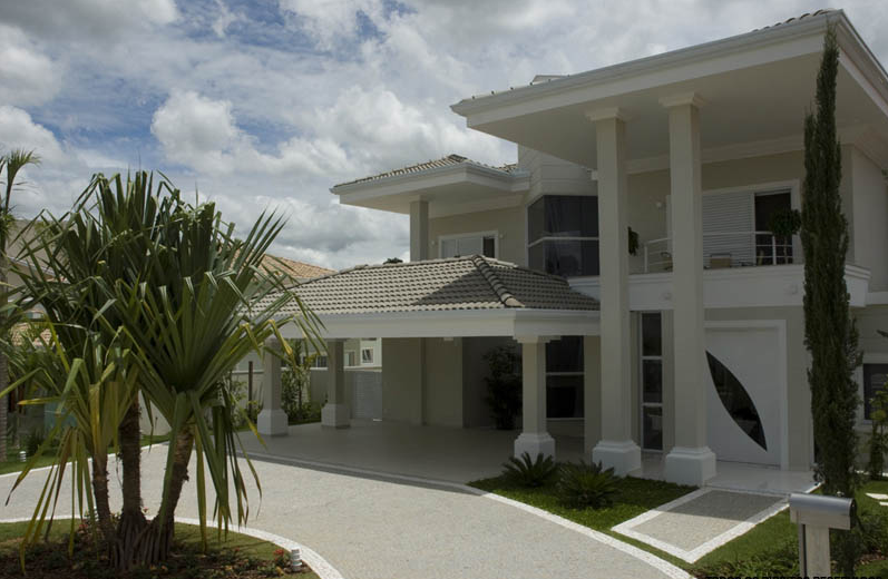 Fachadas de casas com pórticos - veja modelos modernos e clássicos ...