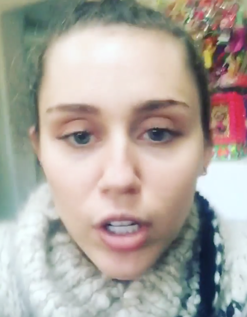 FAMOSOS&+: ¿Miley Cyrus cantando drogada?