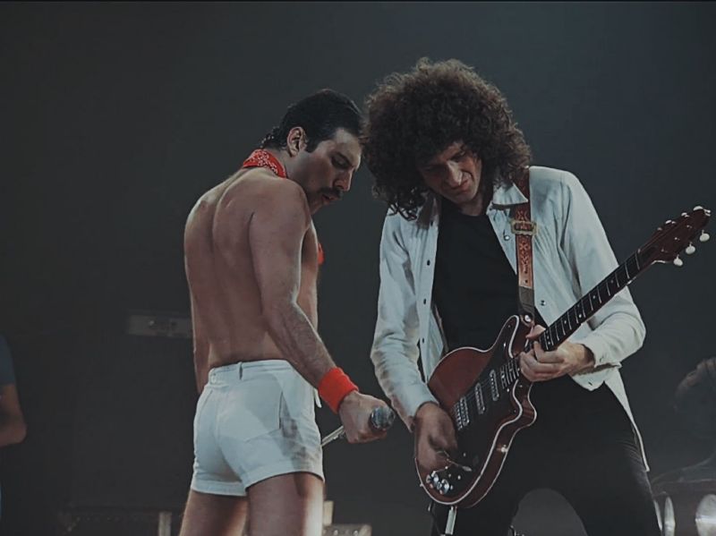 24 Fascinating Vintage Photographs of Freddie Mercury in His Short ...
