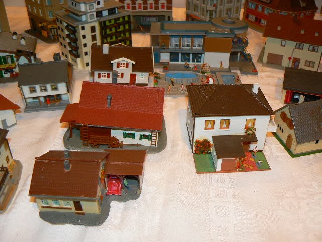 Model Railroad Pictures: N Scale Buildings and N Scale Scenery