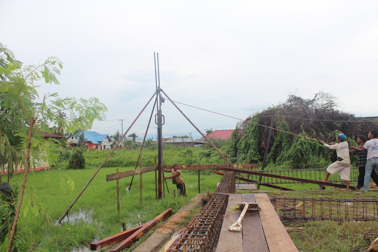 Pondasi Tiang Pancang Kayu Ulin