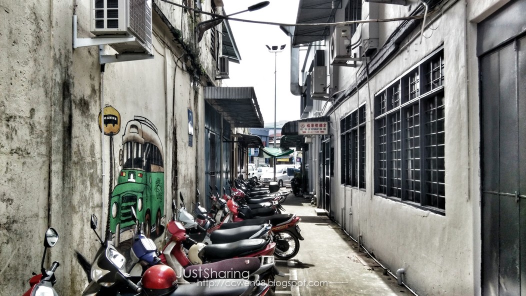 Just Sharing 文の分享站: 5th Mural - 70's Sibu Bus Station & The Green-White Bus
