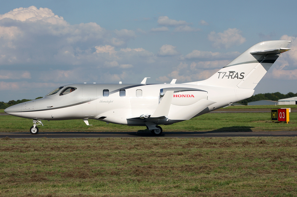 LONDON BIGGIN HILL AIRPORT EGKB/BQH IMAGES by Terry Wade: T7-RAS HDJT ...