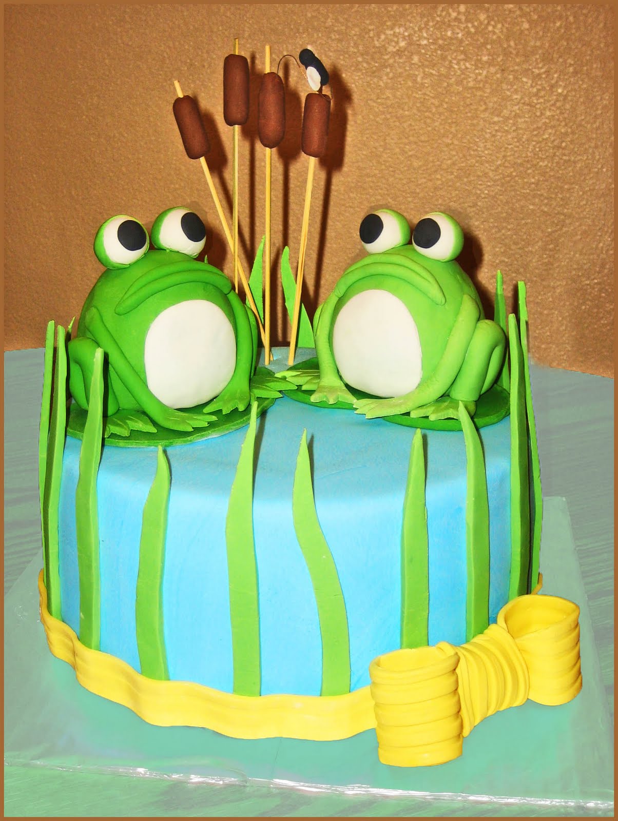Frog Hopper Glen: Eighteen Frog-shaped Cakes: Leaping Loads of Fun!