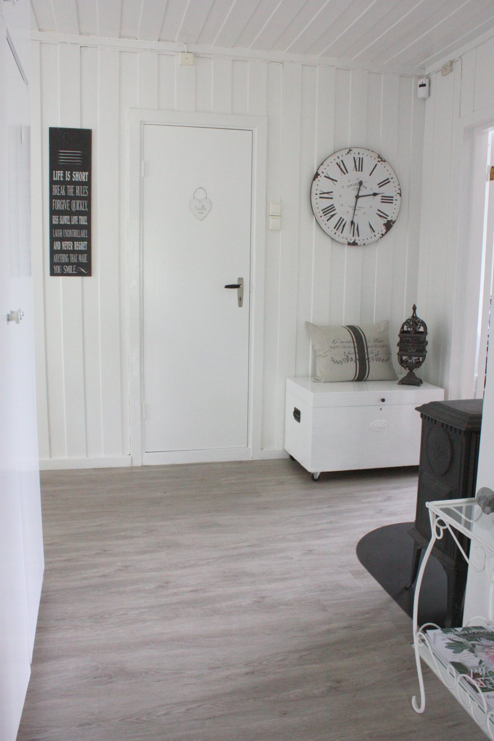 Hos Jorunn : Gulvet i gangen er ferdig:)