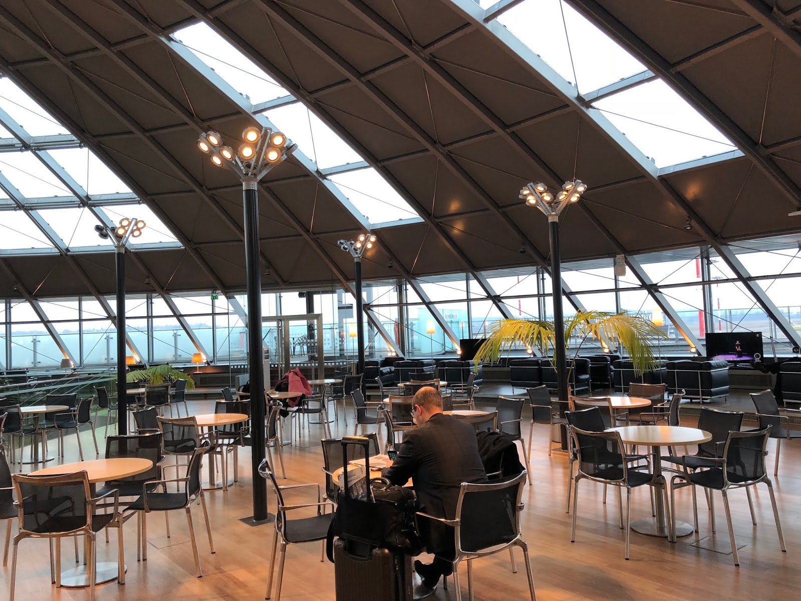 Switzerland Basel Airport Lounge - EuroAirport Skyview Lounge Review ...