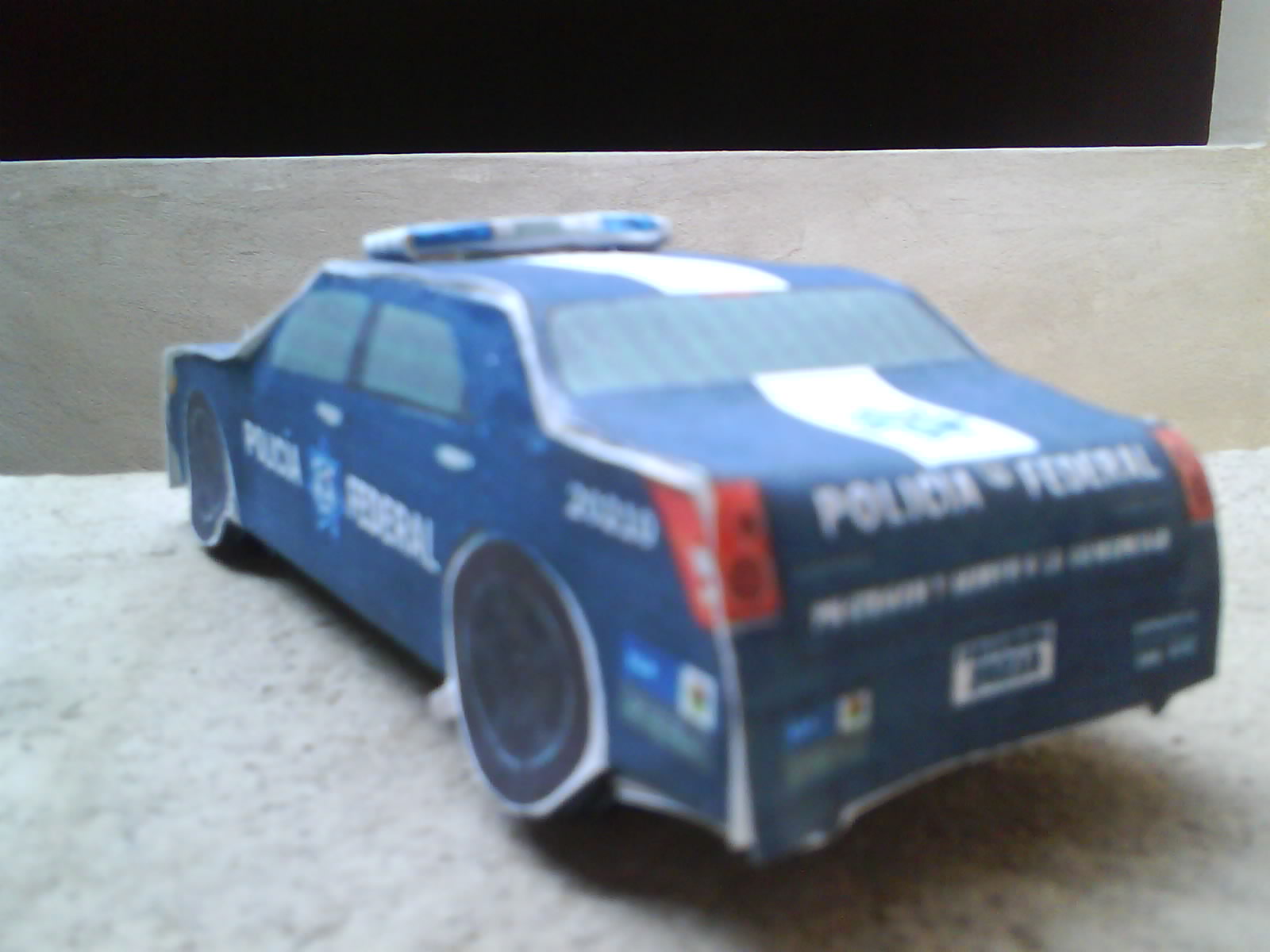 Dodge charger de la Policía Federal (Armable de papel)