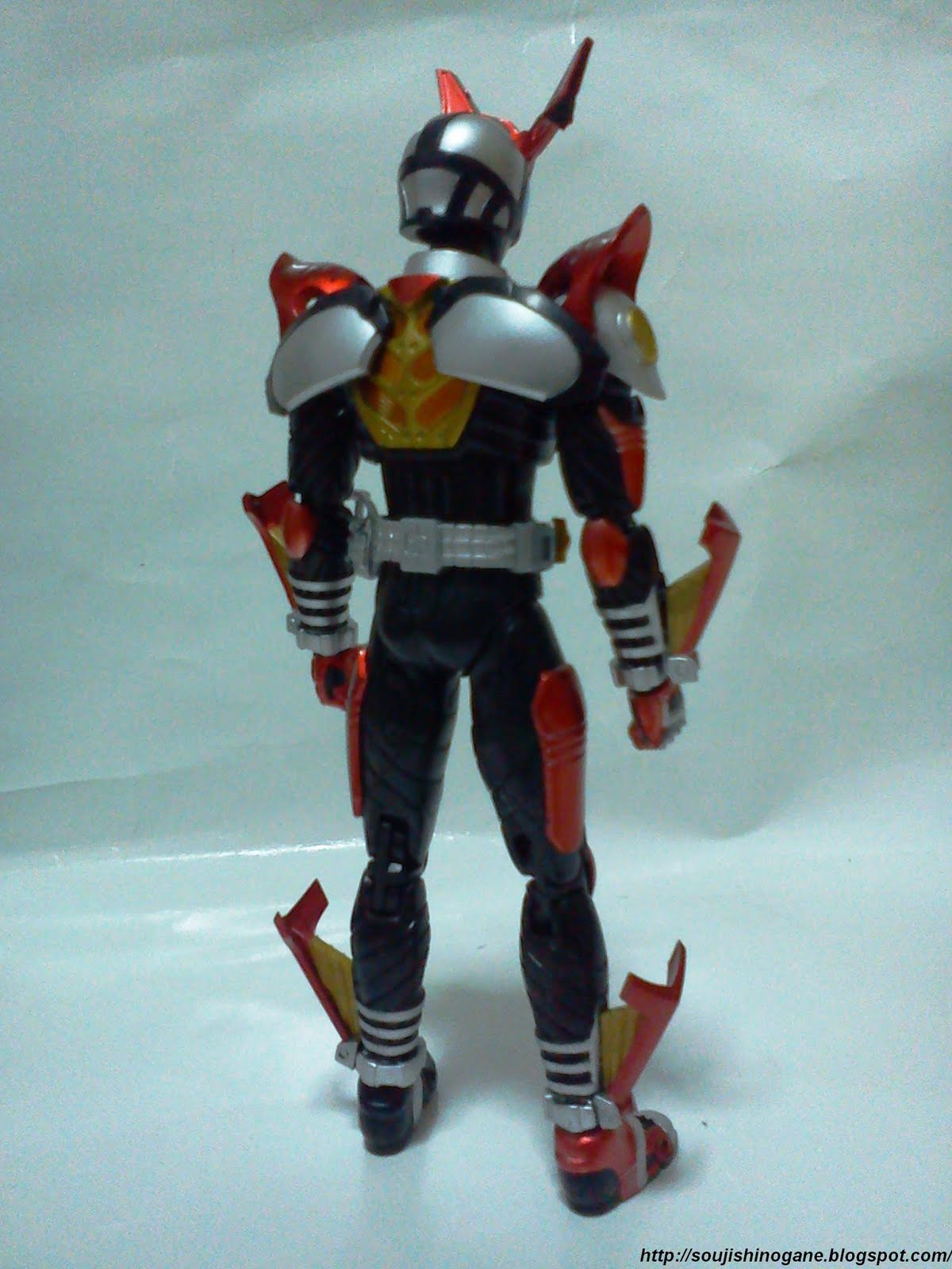 =Shirogane Len ザ Blog=: SHFiguarts Kamen Rider Kabuto Hyper Form Review