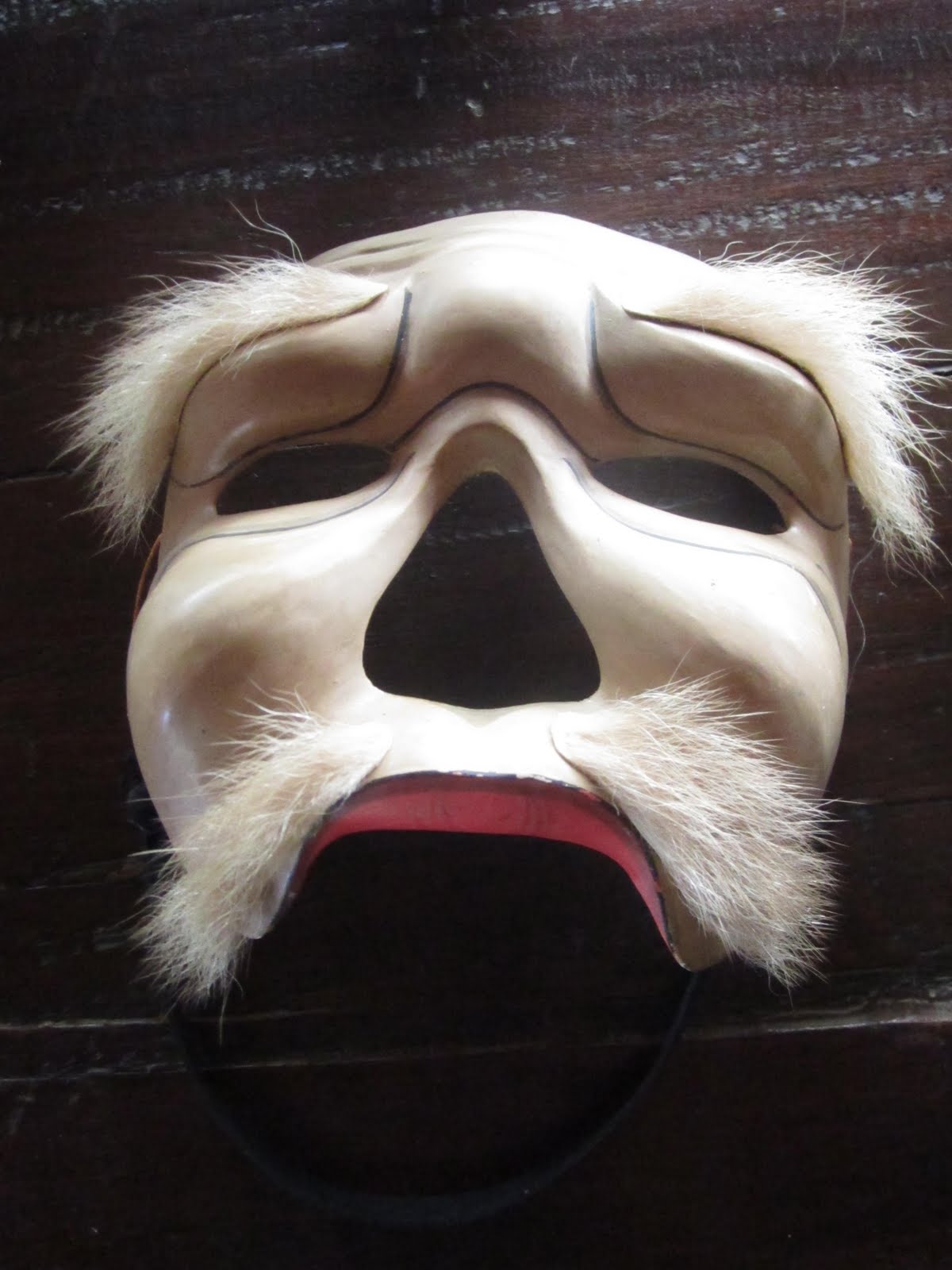 Crouching Tiger, Hidden Monkey: The noseless mask...