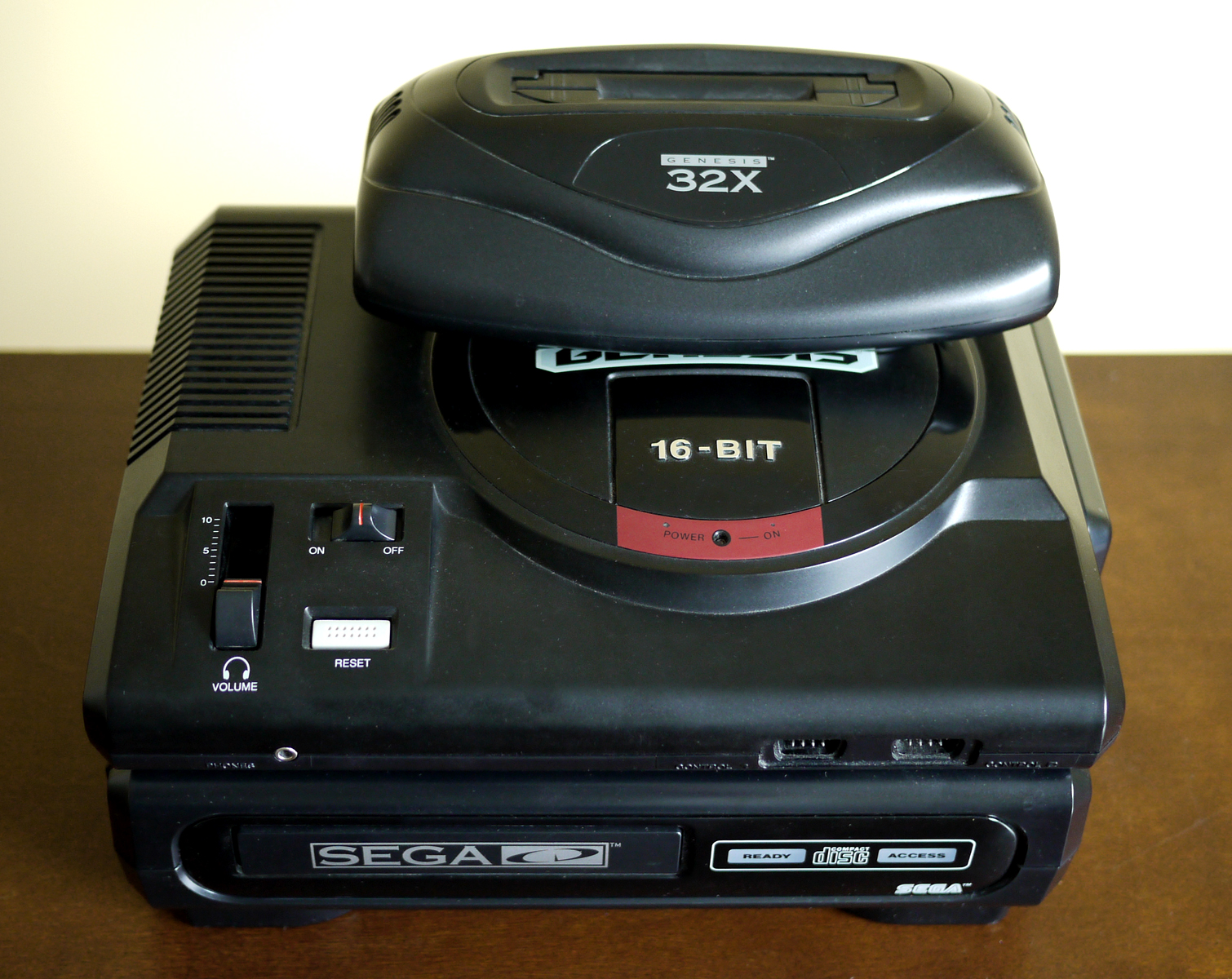 Vault 1541: [YouTube] Sega Genesis 32X