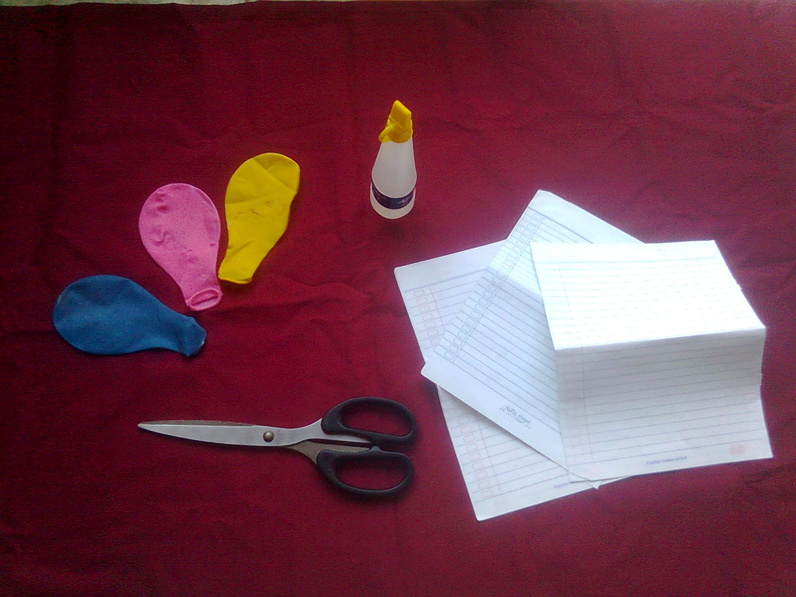 magical me: TOPENG BALON KERTAS BEKAS