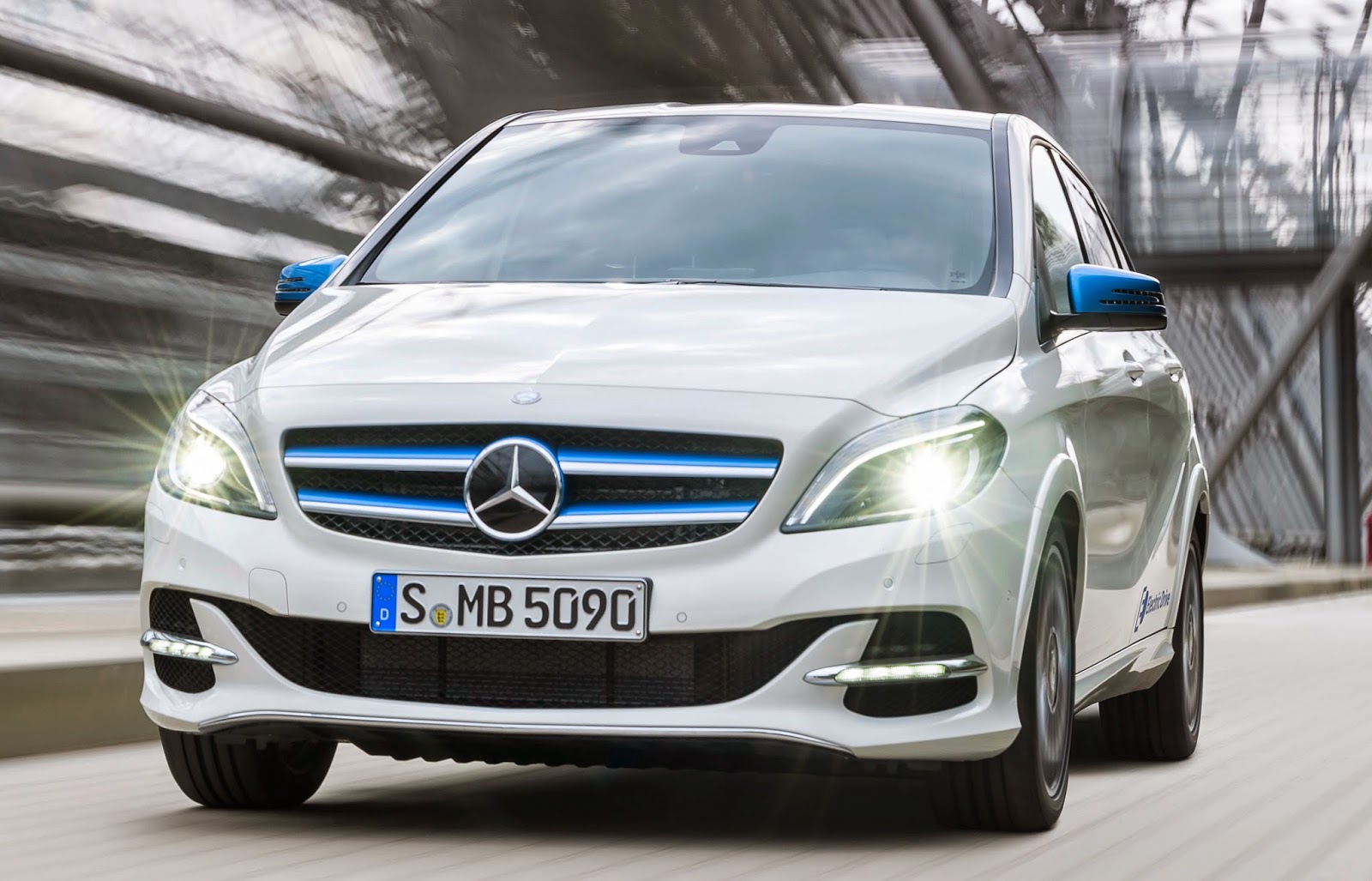 Mercedes-Benz apresenta Classe B reestilizado