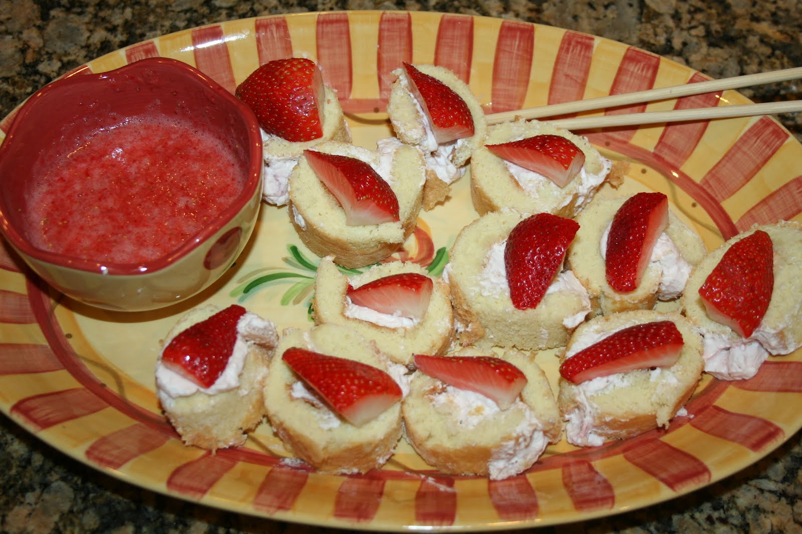 DEFinitely Leopard: Strawberry Shortcake Sushi & Strawberry Dipping Sauce