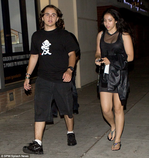 Prince e Remi vão ao Urth Caffe em Beverly Hills (10/07) - Prince ...