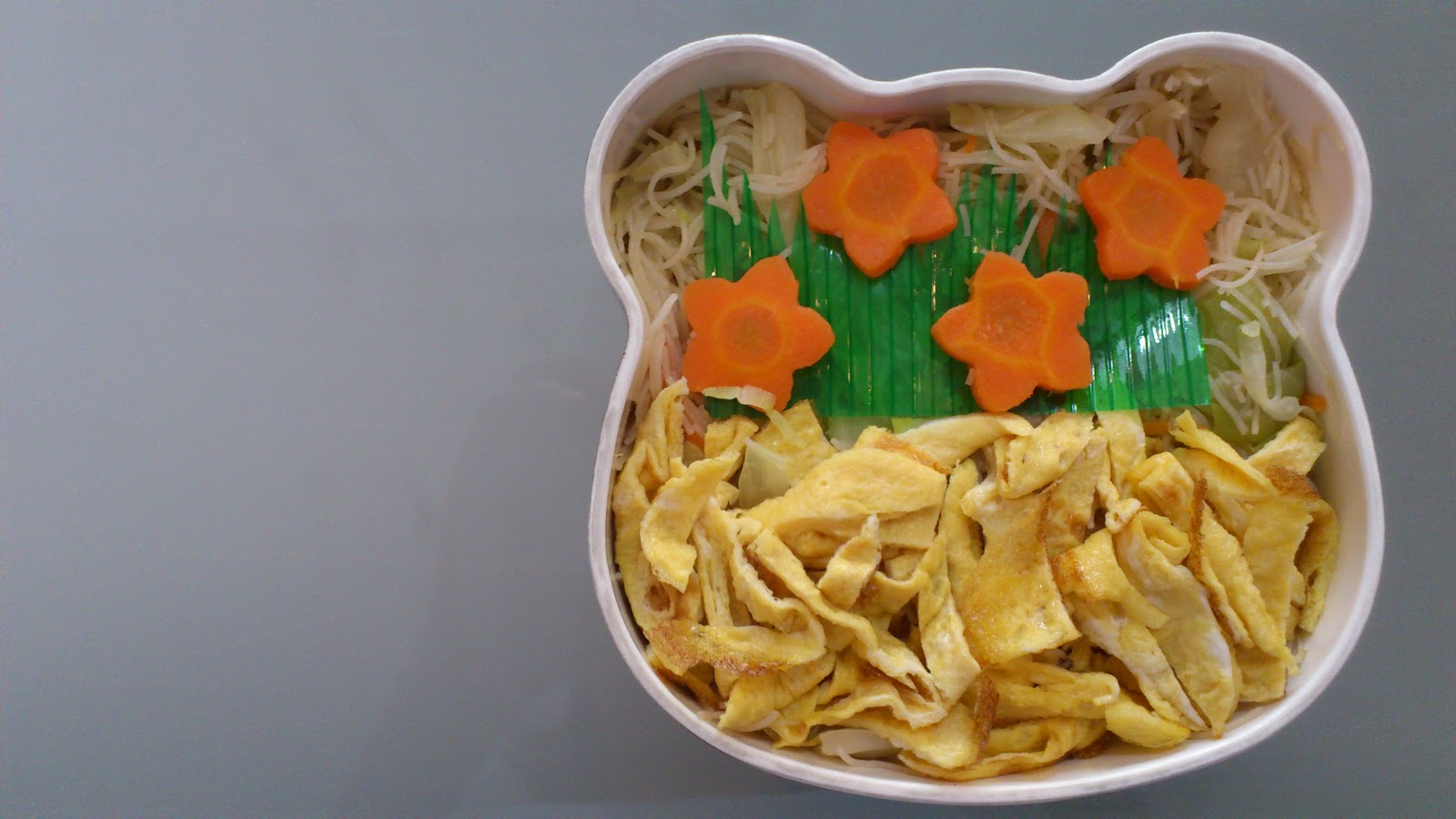 Dragonfly Bento Box: Fried brown mee hoon