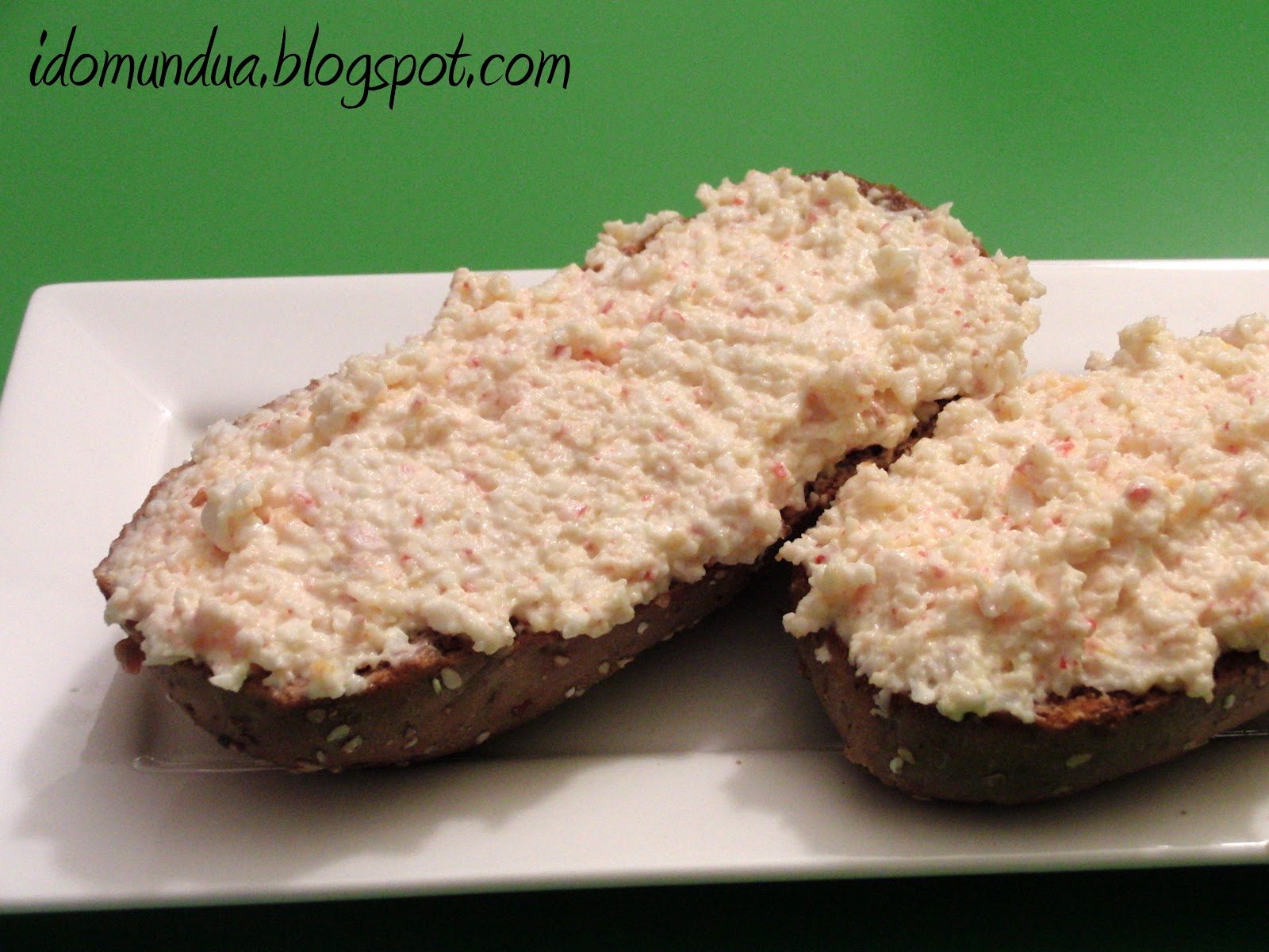 idomundua: TOSTADA CON PATÉ DE HUEVO Y TXAKA