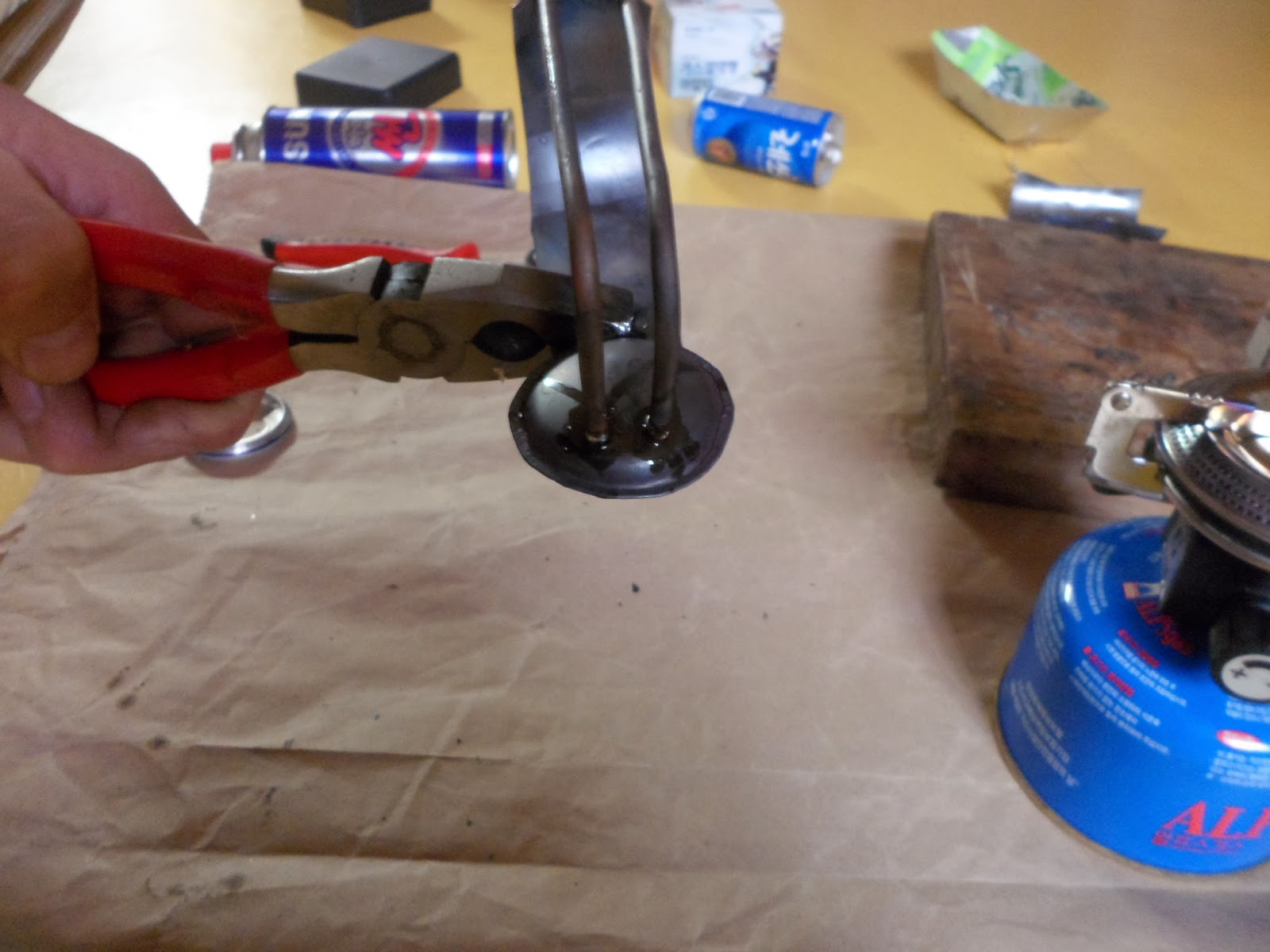 How to make the 'pop pop' boats' steam engine with an iron can ...