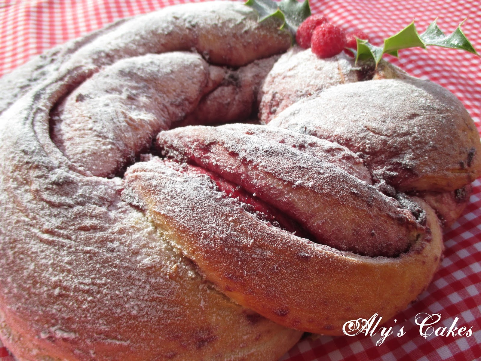 Aly's Cakes: PAN DULCE RELLENO DE MERMELADA DE FRUTOS ROJOS