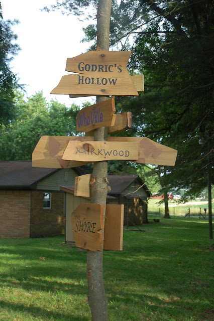 shorties funny farm: ::magical road signs::