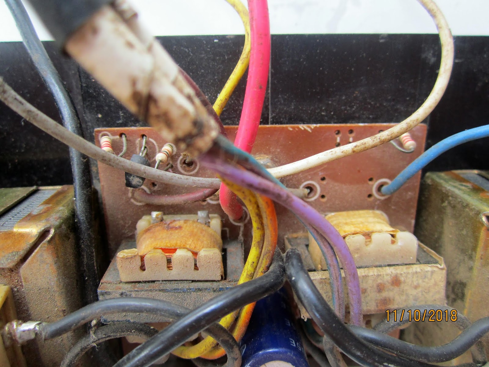 Sucatas eletrônicas doações. : Amplificador Tojo AB 2000 doação.