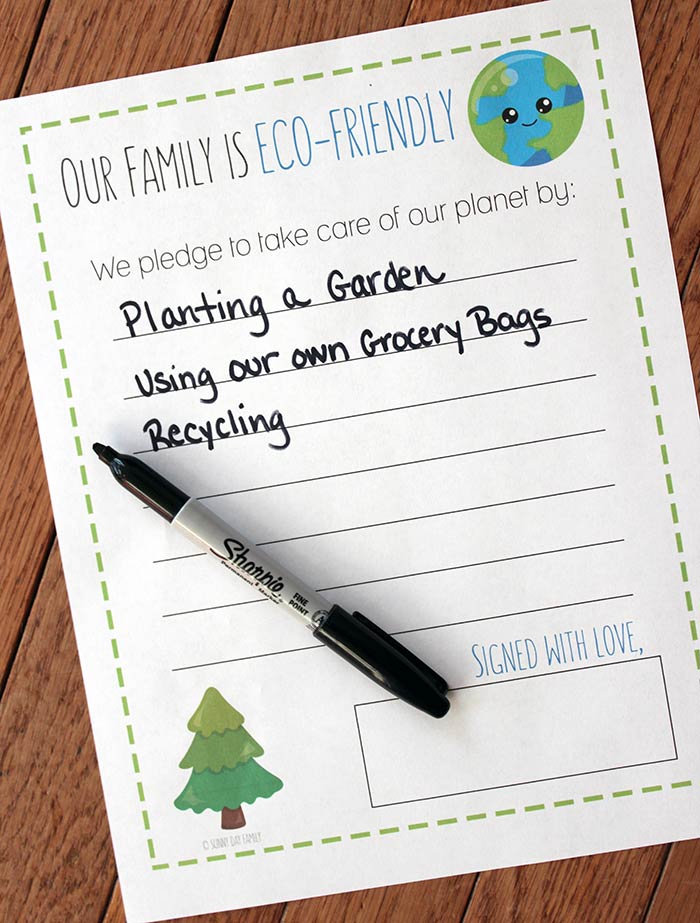 35 Easy Ways to Be an Eco-Friendly Family | Free Printable Pledge ...