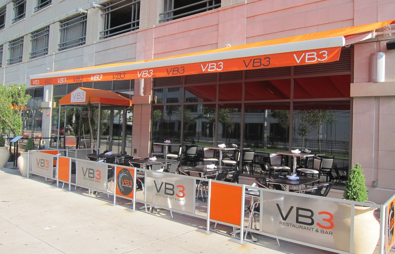 Sidewalk Cafe Barriers by iDivide