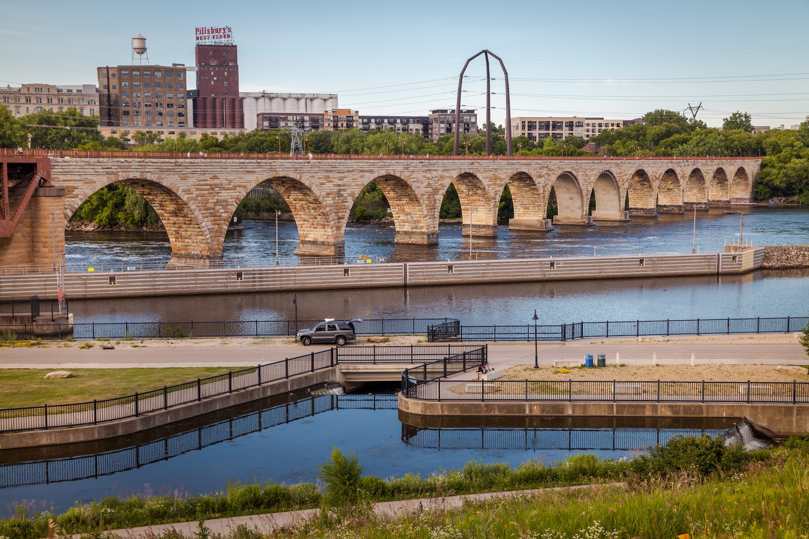 Twin Cities: Part 1 - Minneapolis - Explore the World with Simon Sulyma