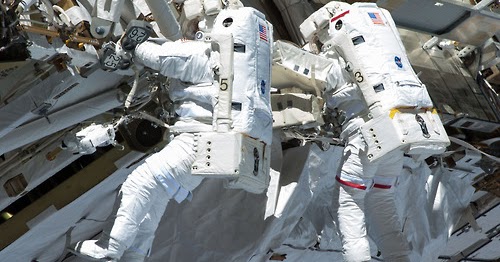 TRANSIT-CITY / URBAN & MOBILE THINK TANK: SPACE / MEN AT WORK