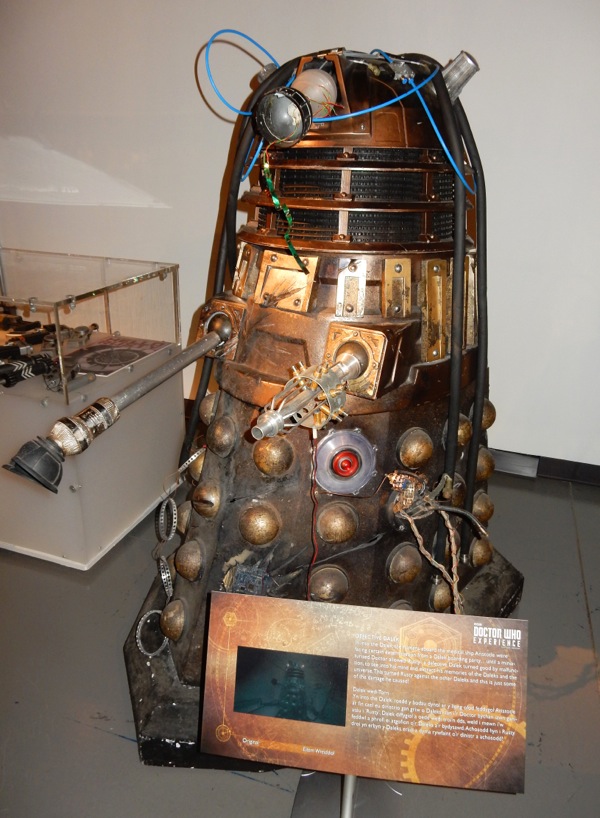 Hollywood Movie Costumes and Props: Defective Dalek from Doctor Who's ...
