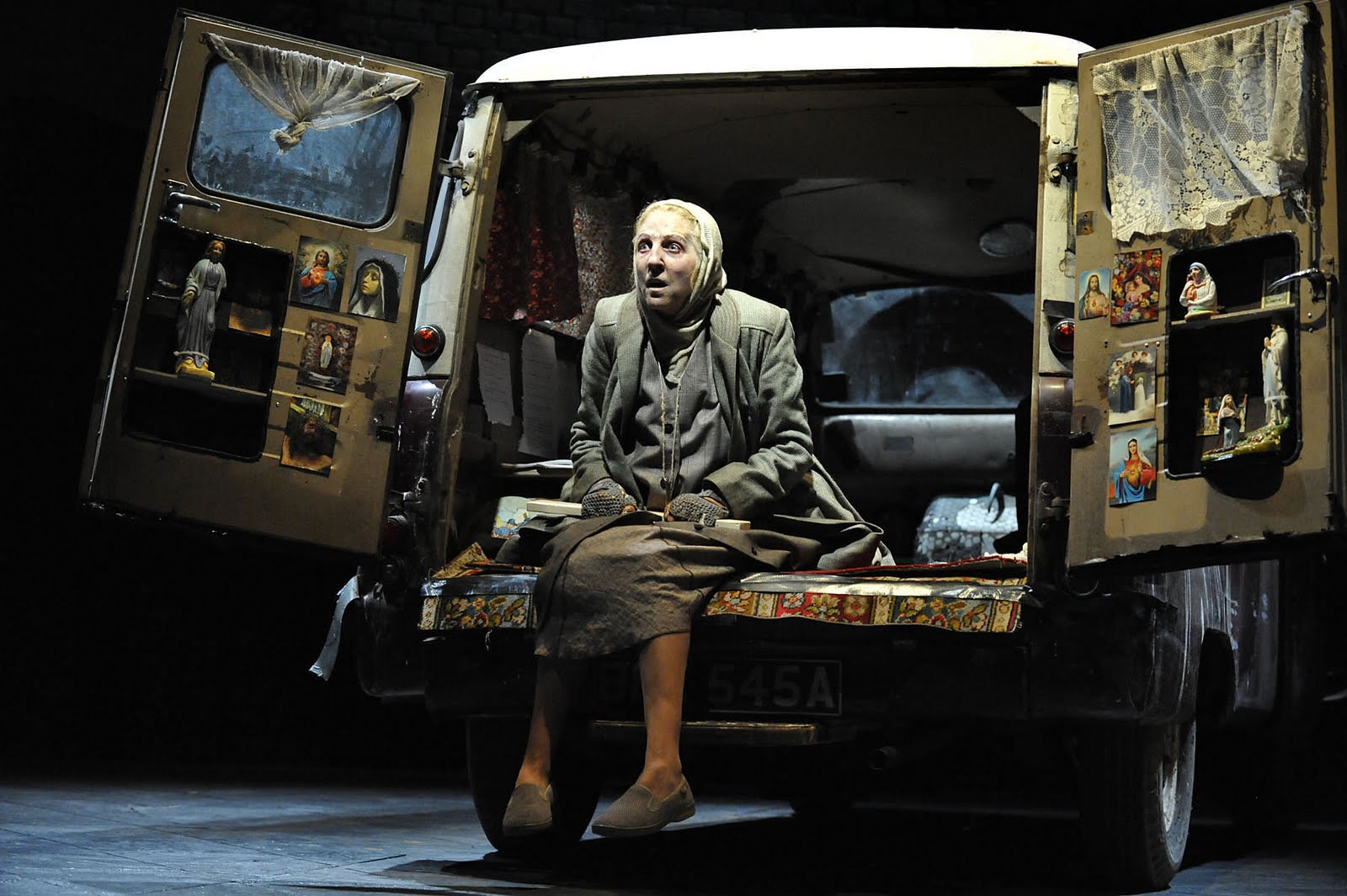 Yorkshire Gig Guide: The Lady in the Van by Alan Bennett @ Hull Truck ...