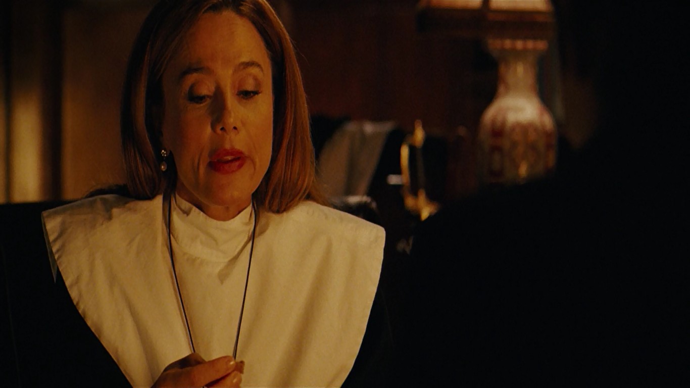 Cool movie screenshots: Lena Olin as Lilith Beresford in Awake 2007