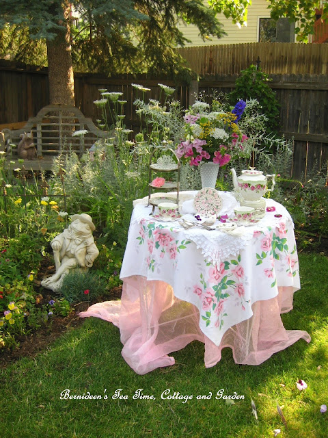 Bernideen's Tea Time, Cottage and Garden: TEA IN THE GARDEN