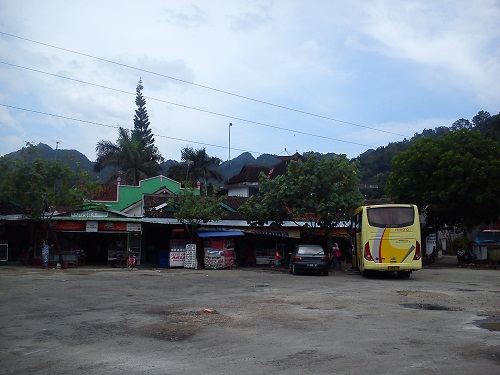 Jatijajar Cave cave formed from limestone | Planeta Zone