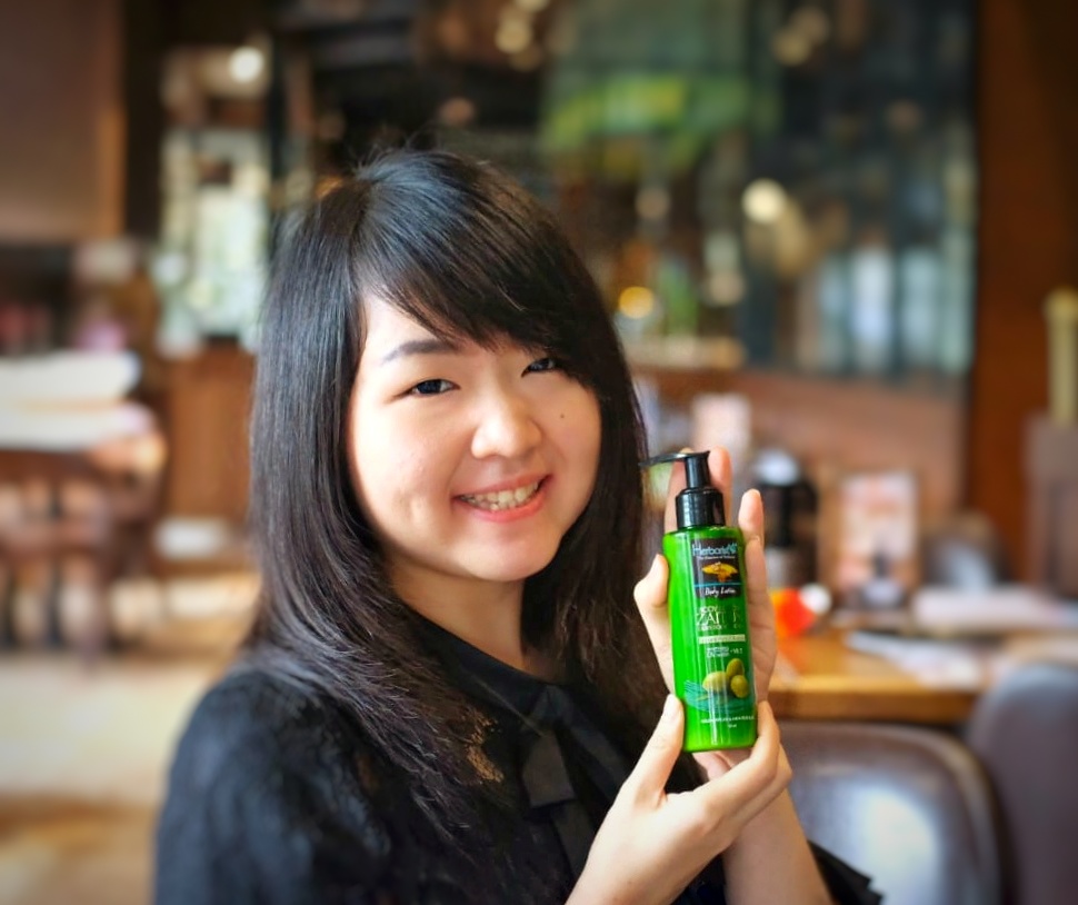 Kulit Lembab dan Halus dengan Herborist Body Lotion Zaitun | Mei's ...