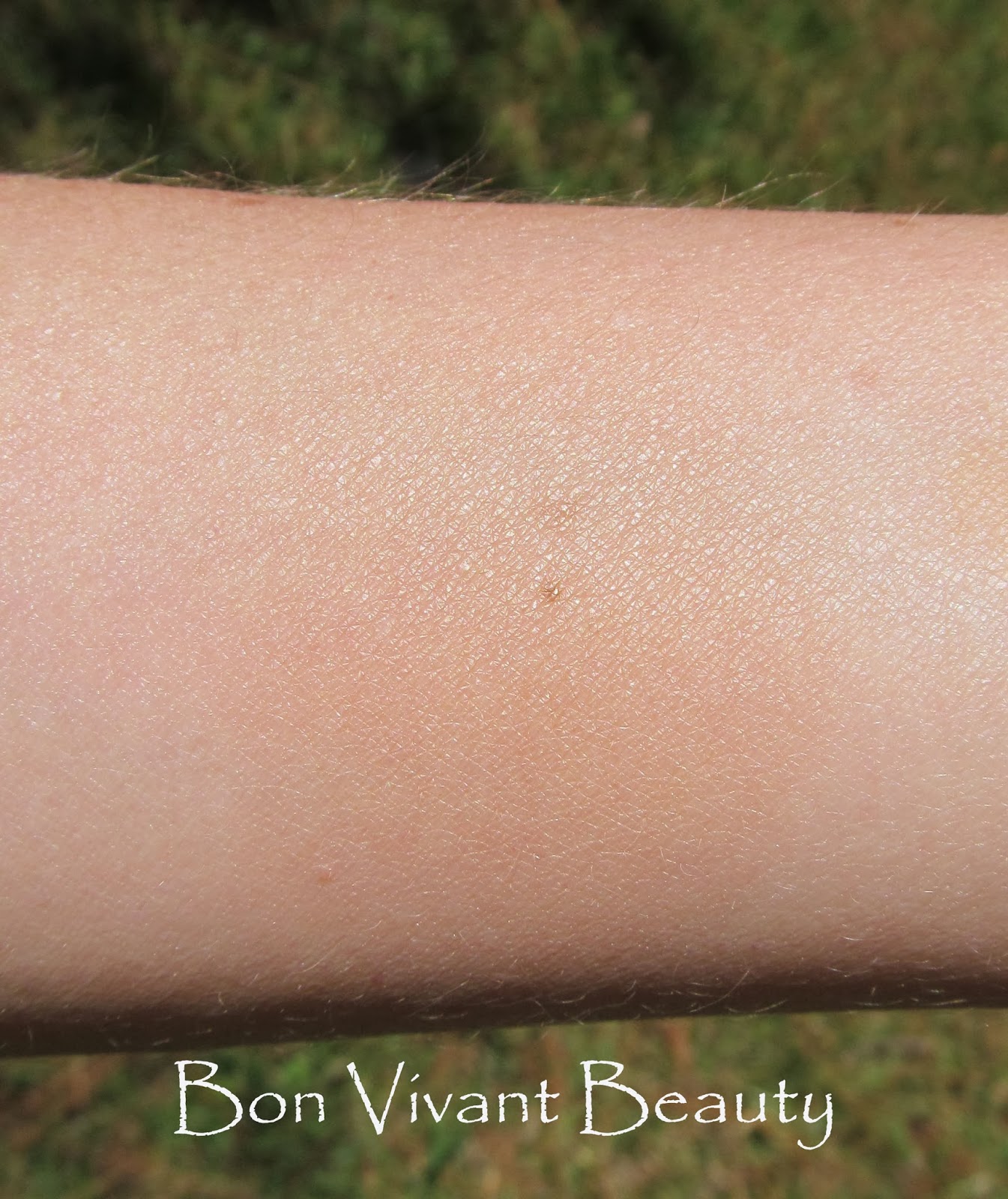 Bon Vivant Beauty: Hourglass Ambient Lighting Powder in Dim Light