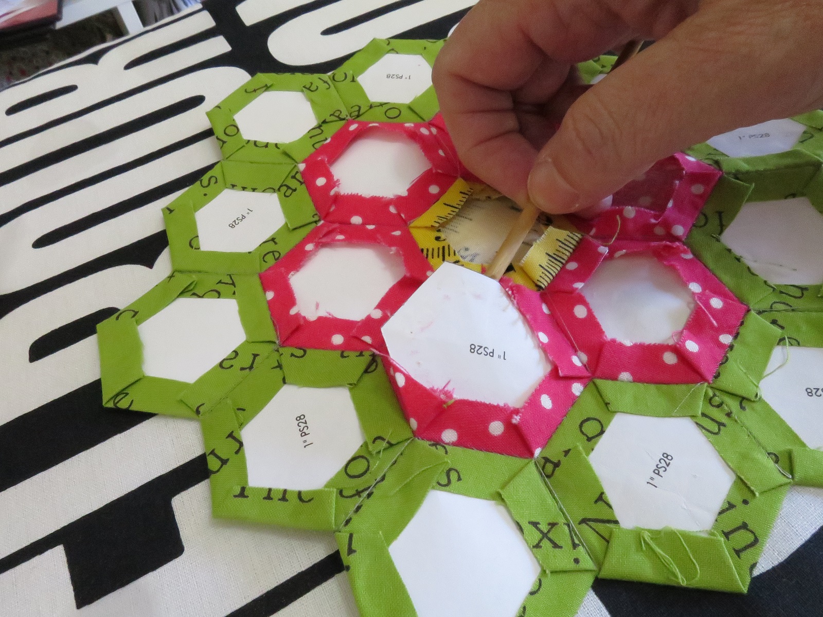 Buttontree Lane: How to applique your EPP without pins and stress - a ...