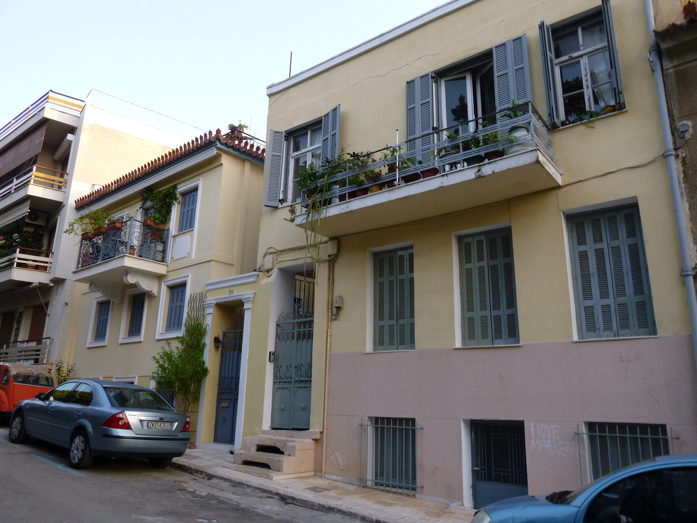 Γιώργος Πρίμπας (Στιγμές): [στο Θησείο - μεταξύ των οδών Αποστόλου ...