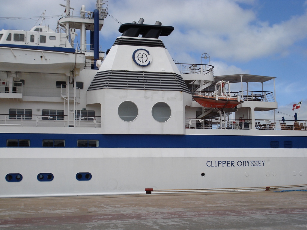 O Porto da Graciosa: "Clipper Odyssey" em Angra do Heroísmo