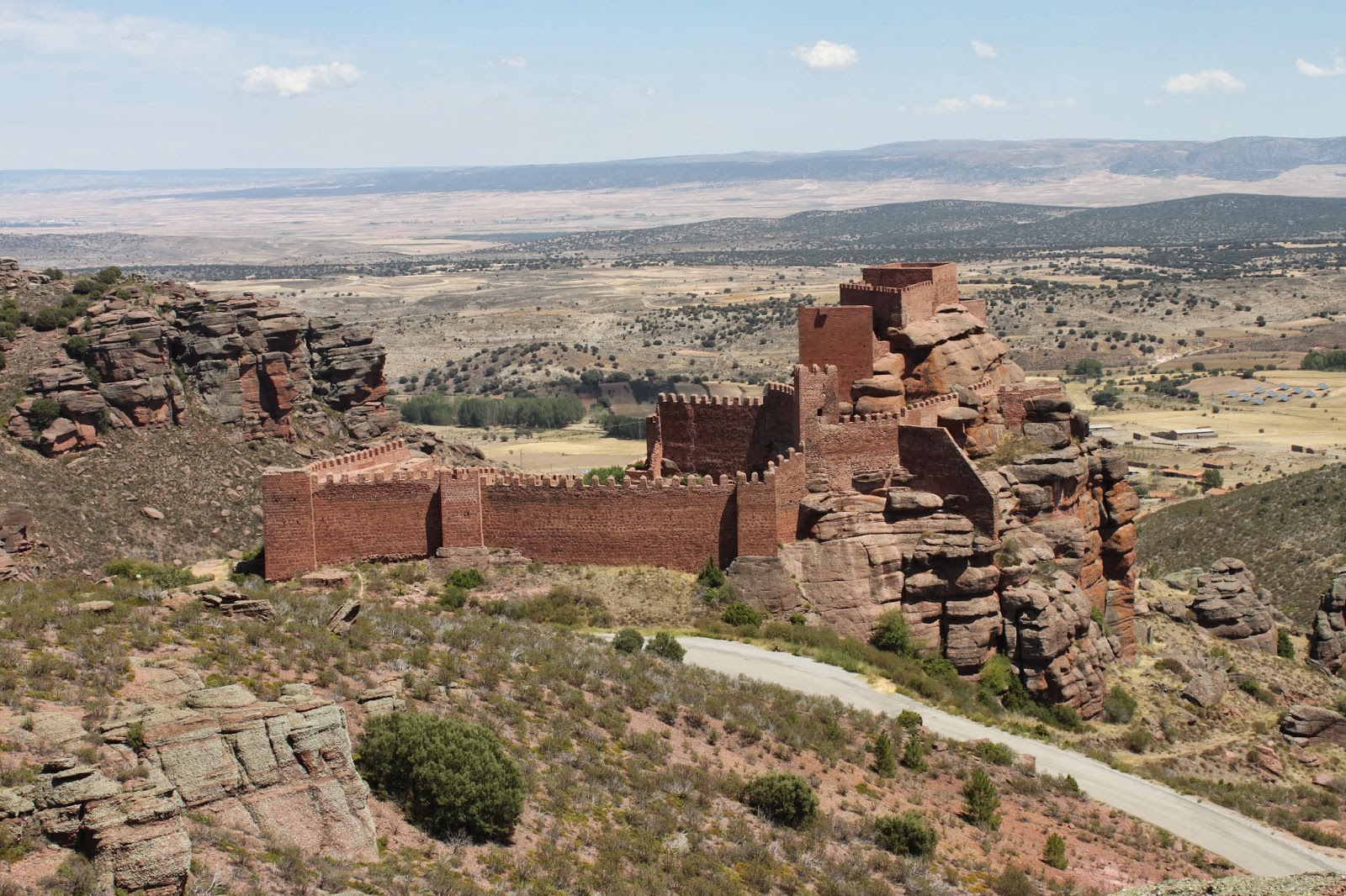 MONTAÑA PARA TODAS LAS EDADES: EL CASTILLO DE PERACENSE