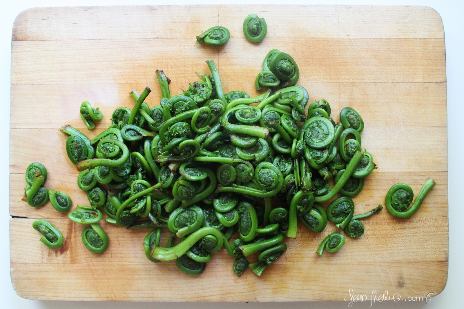 LaraThalice: Sautéed Fiddleheads