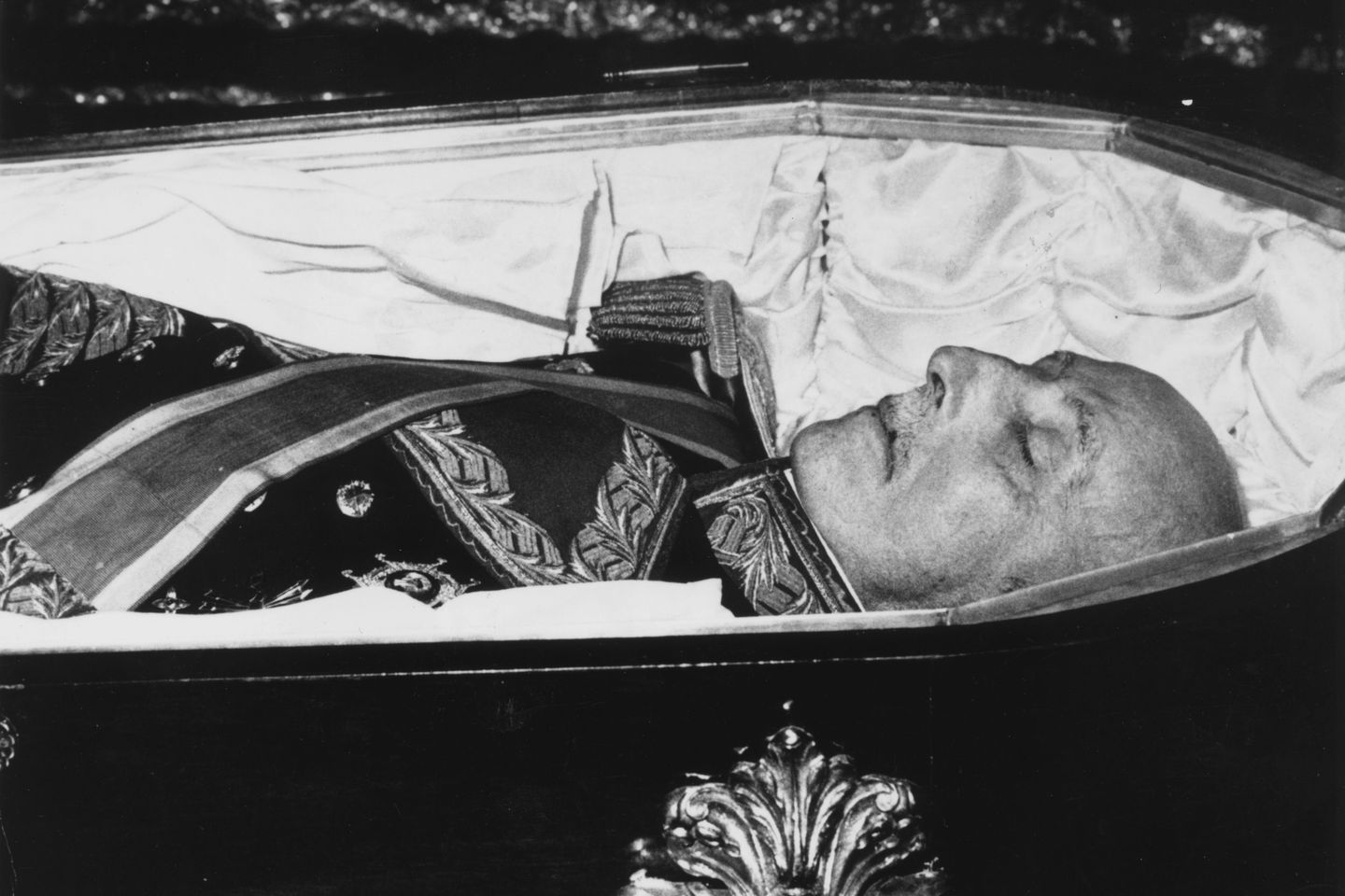 Comunicación/Communication: La “necropolítica” como esperpento: sobre ...