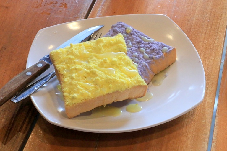 Warunk Upnormal, Warung Indomie Kekinian Asik Buat Nongkrong - TᖇᗩᐯEᒪEᖇIEᑎ