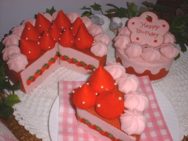 Quirky Artist Loft: Diy Felt Icing and Strawberry