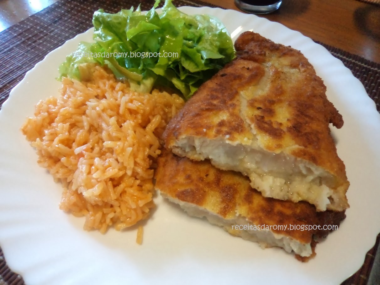 Filetes de peixe gato panados com arroz de tomate