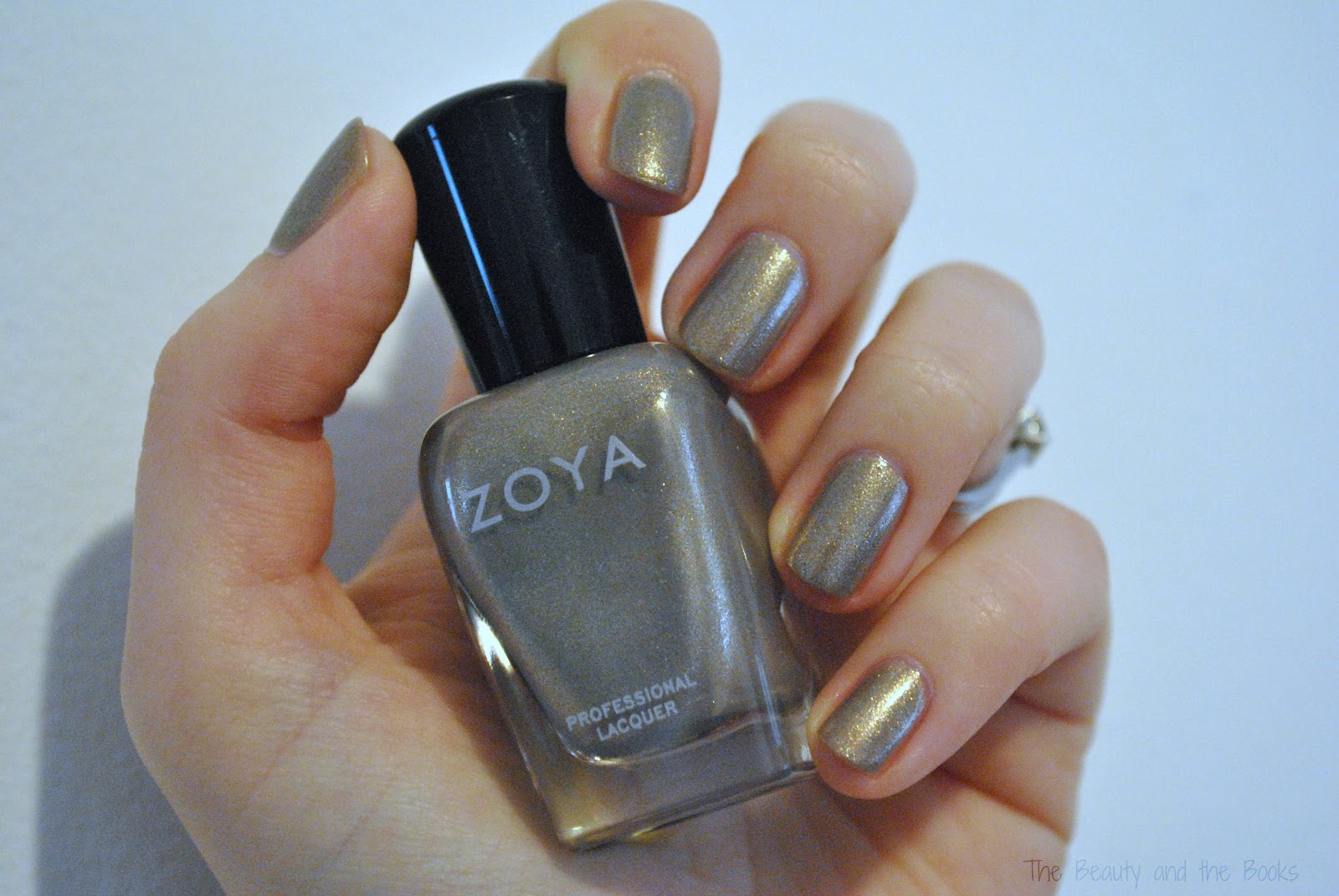 The Beauty and The Books: NOTD : Jules, de Zoya